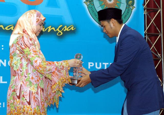 BRUNEI RESOURCES - Photographs of HRH Princess Rashidah during PRYNSA ...