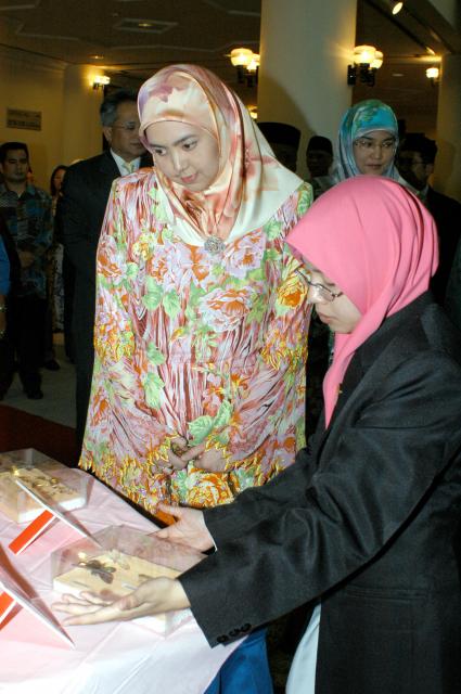 BRUNEI RESOURCES - Photographs of HRH Princess Rashidah during PRYNSA ...