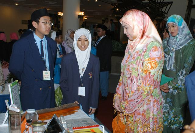 BRUNEI RESOURCES - Photographs of HRH Princess Rashidah during PRYNSA ...