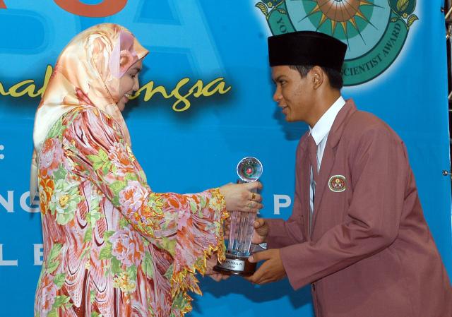 BRUNEI RESOURCES - Photographs of HRH Princess Rashidah during PRYNSA ...