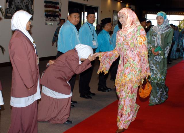 BRUNEI RESOURCES - Photographs of HRH Princess Rashidah during PRYNSA ...