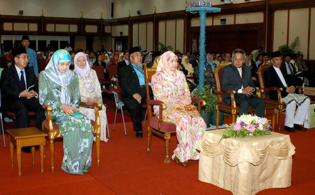 BRUNEI RESOURCES - Photographs of HRH Princess Rashidah during PRYNSA ...